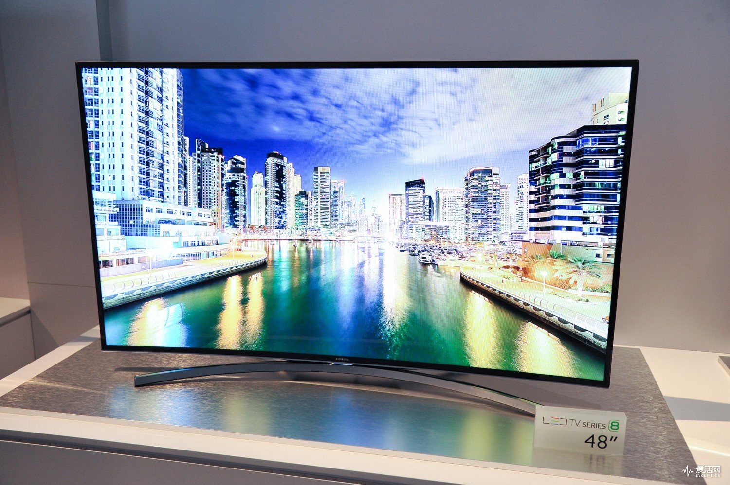 CES2017 | 量子点无边框曲面加成 三星CH711显示器有些逆天 | 爱活网 Evolife.cn