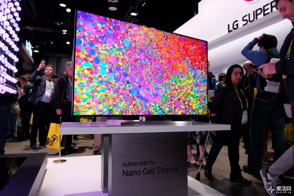 CES2018 | 技能连发 真以为LG除了OLED什么都不会做？_凤凰科技