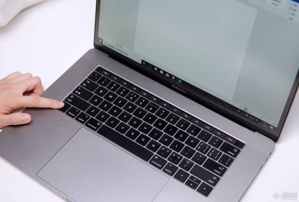 当Touch Bar遇上Windows 我的苹果笔记本用出了令人绝望的体验 | 爱活网 Evolife.cn