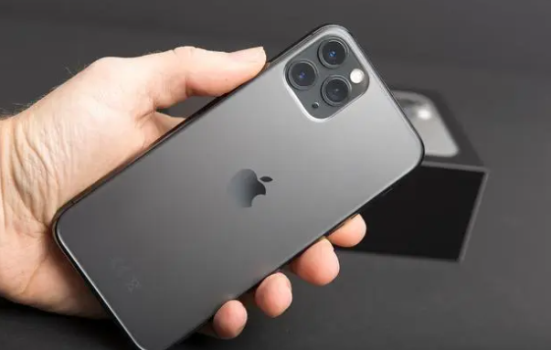 iPhone 15 Pro 系列采用钛合金，减重 18 克 | 爱活网 Evolife.cn