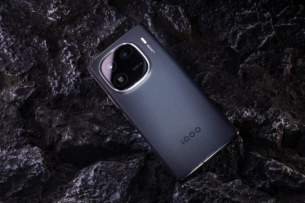 iQOO12 Pro赛道版图赏：深邃冷峻魅力爆发 | 爱活网 Evolife.cn