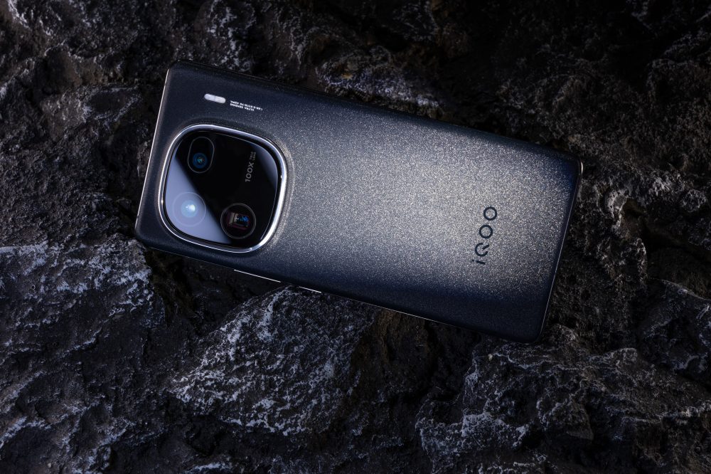 iQOO12 Pro赛道版图赏：深邃冷峻魅力爆发 | 爱活网 Evolife.cn