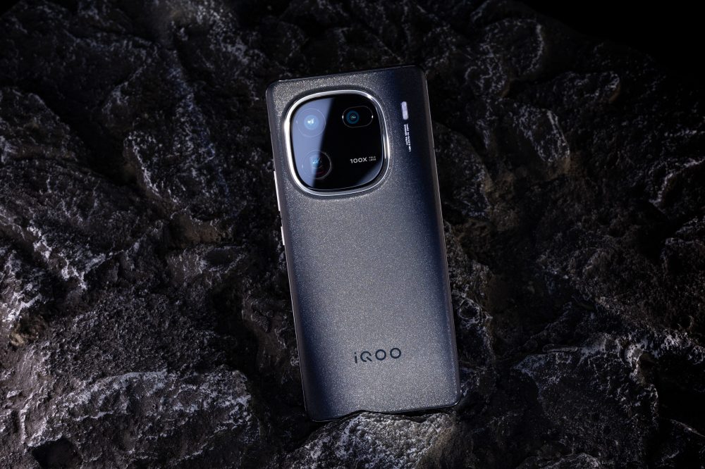 iQOO12 Pro赛道版图赏：深邃冷峻魅力爆发 | 爱活网 Evolife.cn