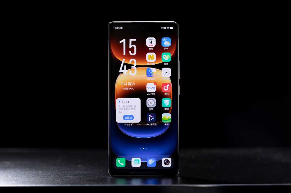 iQOO12 Pro赛道版图赏：深邃冷峻魅力爆发 | 爱活网 Evolife.cn